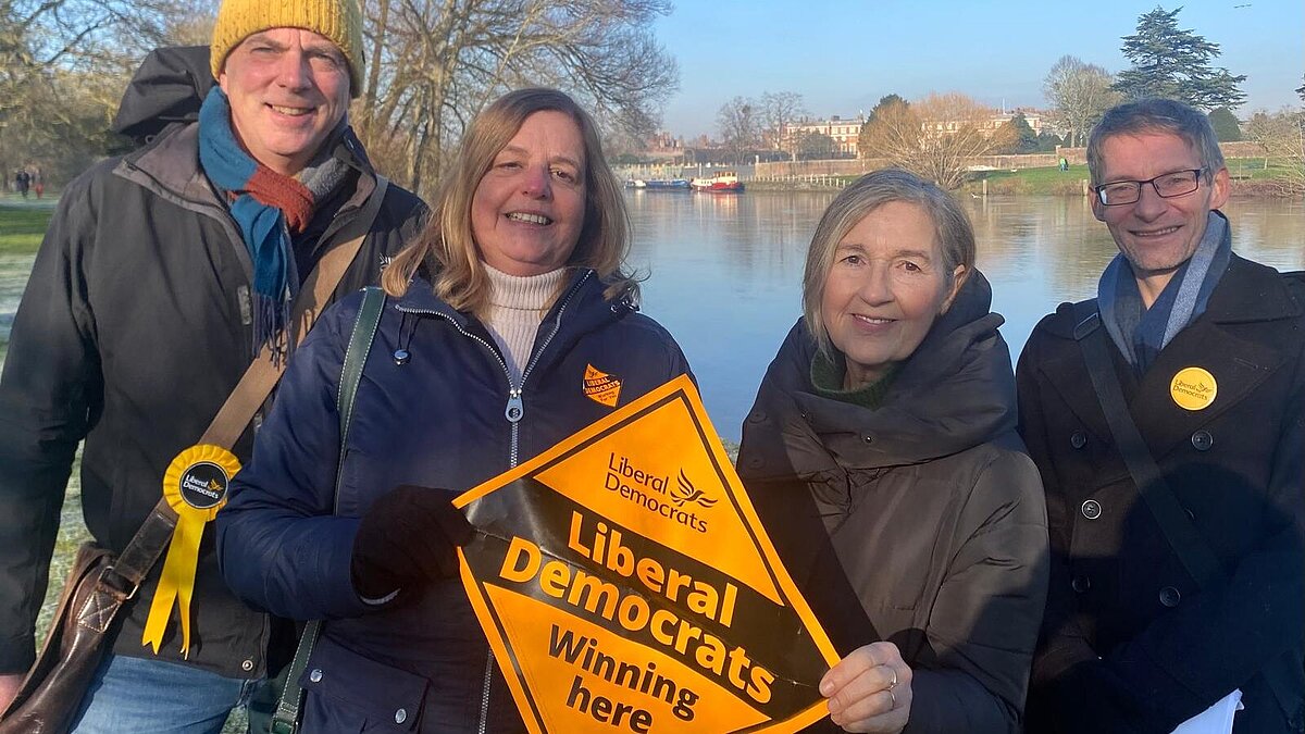 Cold weather can't stop the Lib Dems - Elmbridge Liberal Democrats
